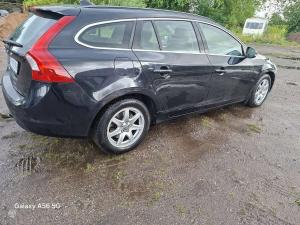 Black Volvo V60 2011 in Pasvalys, with an engine capacity of 1.56 L and mileage of 0 thousand km for 3400 €, photo 20 on AUTOMOTO.COM.LV