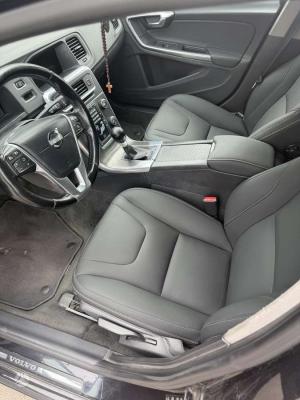 Melns Volvo V60 2011 Šauļi, ar dzinēja tilpumu 1.98 L un nobraukumu 355 tūkst. km par 4950 €, foto 7 vietnē AUTOMOTO.COM.LV