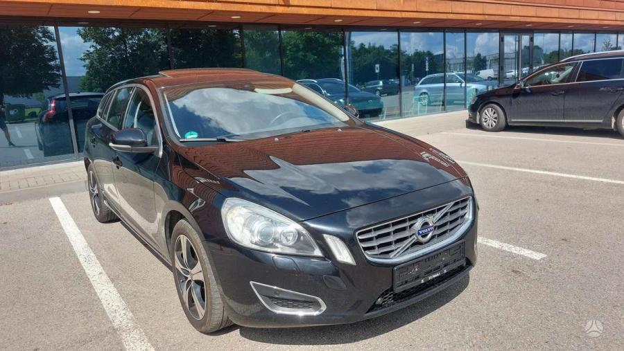 Melns Volvo V60 2011 Kauņa, ar dzinēja tilpumu 1.98 L un nobraukumu 280 tūkst. km par 4190 €, foto 3 vietnē AUTOMOTO.COM.LV