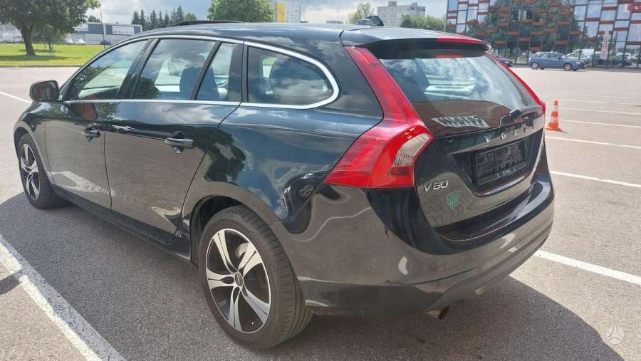 Melns Volvo V60 2011 Kauņa, ar dzinēja tilpumu 1.98 L un nobraukumu 280 tūkst. km par 4190 €, foto 5 vietnē AUTOMOTO.COM.LV