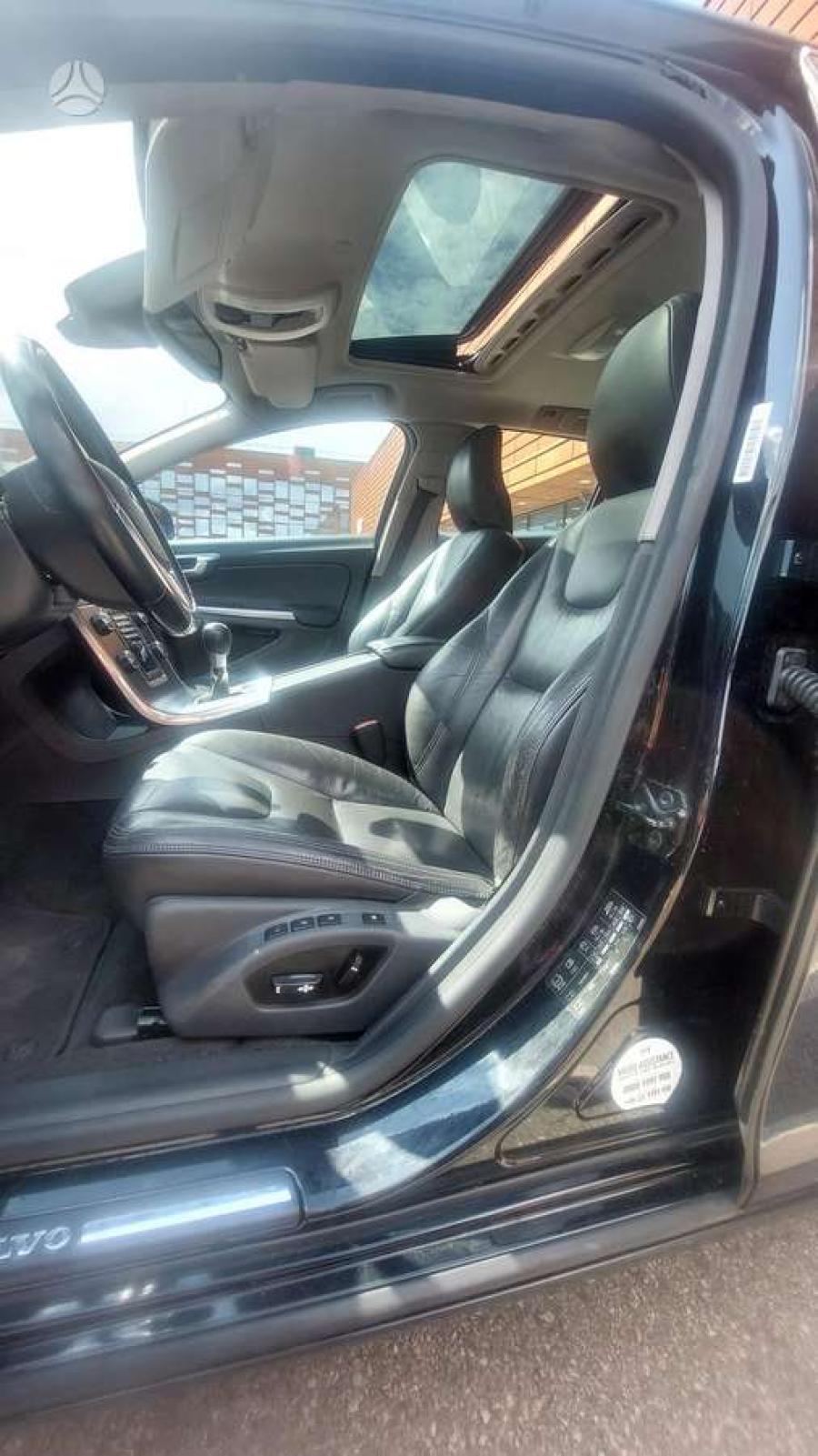 Melns Volvo V60 2011 Kauņa, ar dzinēja tilpumu 1.98 L un nobraukumu 280 tūkst. km par 4190 €, foto 8 vietnē AUTOMOTO.COM.LV