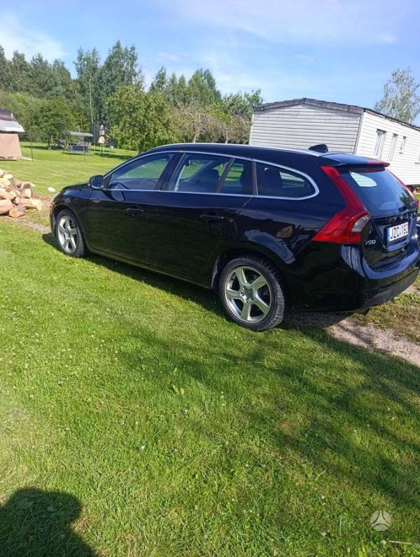 Black Volvo V60 2011 in Siauliai, with an engine capacity of 1.56 L and mileage of 223 thousand km for 4550 €, photo 3 on AUTOMOTO.COM.LV