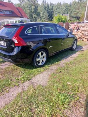 Black Volvo V60 2011 in Siauliai, with an engine capacity of 1.56 L and mileage of 223 thousand km for 4550 €, photo 5 on AUTOMOTO.COM.LV