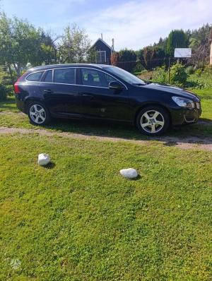 Black Volvo V60 2011 in Siauliai, with an engine capacity of 1.56 L and mileage of 223 thousand km for 4550 €, photo 6 on AUTOMOTO.COM.LV