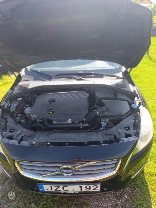 Black Volvo V60 2011 in Siauliai, with an engine capacity of 1.56 L and mileage of 223 thousand km for 4550 €, photo 7 on AUTOMOTO.COM.LV