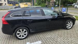 Black Volvo V60 2011 in Riga, with an engine capacity of 2.00 L and mileage of 312 thousand km for 6500 €, photo 6 on AUTOMOTO.COM.LV