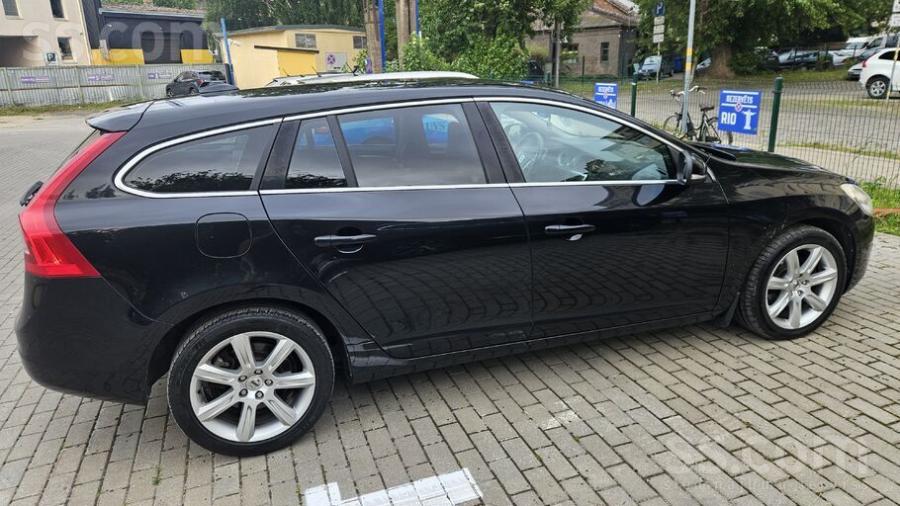 Black Volvo V60 2011 in Riga, with an engine capacity of 2.00 L and mileage of 312 thousand km for 6500 €, photo 6 on AUTOMOTO.COM.LV