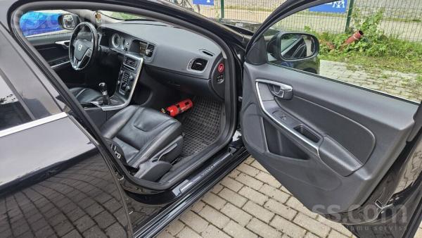 Черный Вольво B60 2011 в Рига, объемом двигателя 2.00 л и пробегом 312 тыс. км за 6500 €, фото 8 на AUTOMOTO.COM.LV