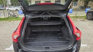 Black Volvo V60 2011 in Riga, with an engine capacity of 2.00 L and mileage of 312 thousand km for 6500 €, photo 11 on AUTOMOTO.COM.LV