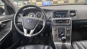 Black Volvo V60 2011 in Riga, with an engine capacity of 2.00 L and mileage of 312 thousand km for 6500 €, photo 15 on AUTOMOTO.COM.LV