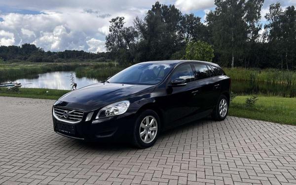 Melns Volvo V60 2011 Utena, ar dzinēja tilpumu 1.60 L un nobraukumu 331 tūkst. km par 3750 €, foto 1 vietnē AUTOMOTO.COM.LV