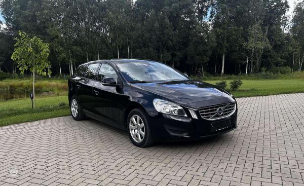 Melns Volvo V60 2011 Utena, ar dzinēja tilpumu 1.60 L un nobraukumu 331 tūkst. km par 3750 €, foto 2 vietnē AUTOMOTO.COM.LV