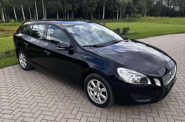 Melns Volvo V60 2011 Utena, ar dzinēja tilpumu 1.60 L un nobraukumu 331 tūkst. km par 3750 €, foto 6 vietnē AUTOMOTO.COM.LV
