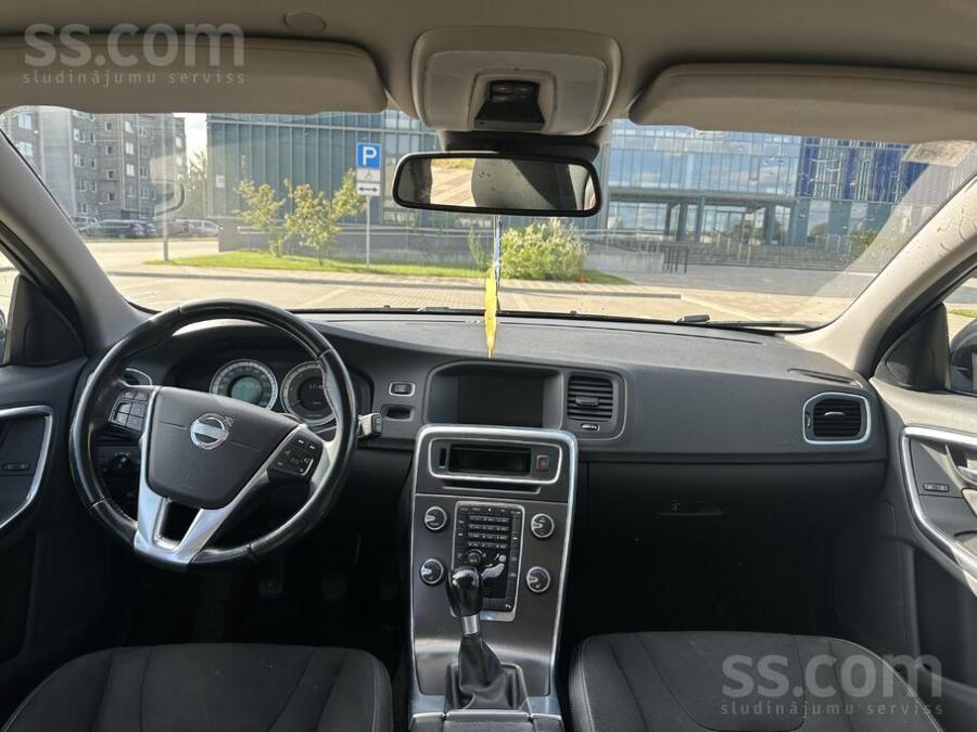Melns Volvo V60 2011 Jēkabpils, ar dzinēja tilpumu 2.00 L un nobraukumu 342 tūkst. km par 6000 €, foto 6 vietnē AUTOMOTO.COM.LV