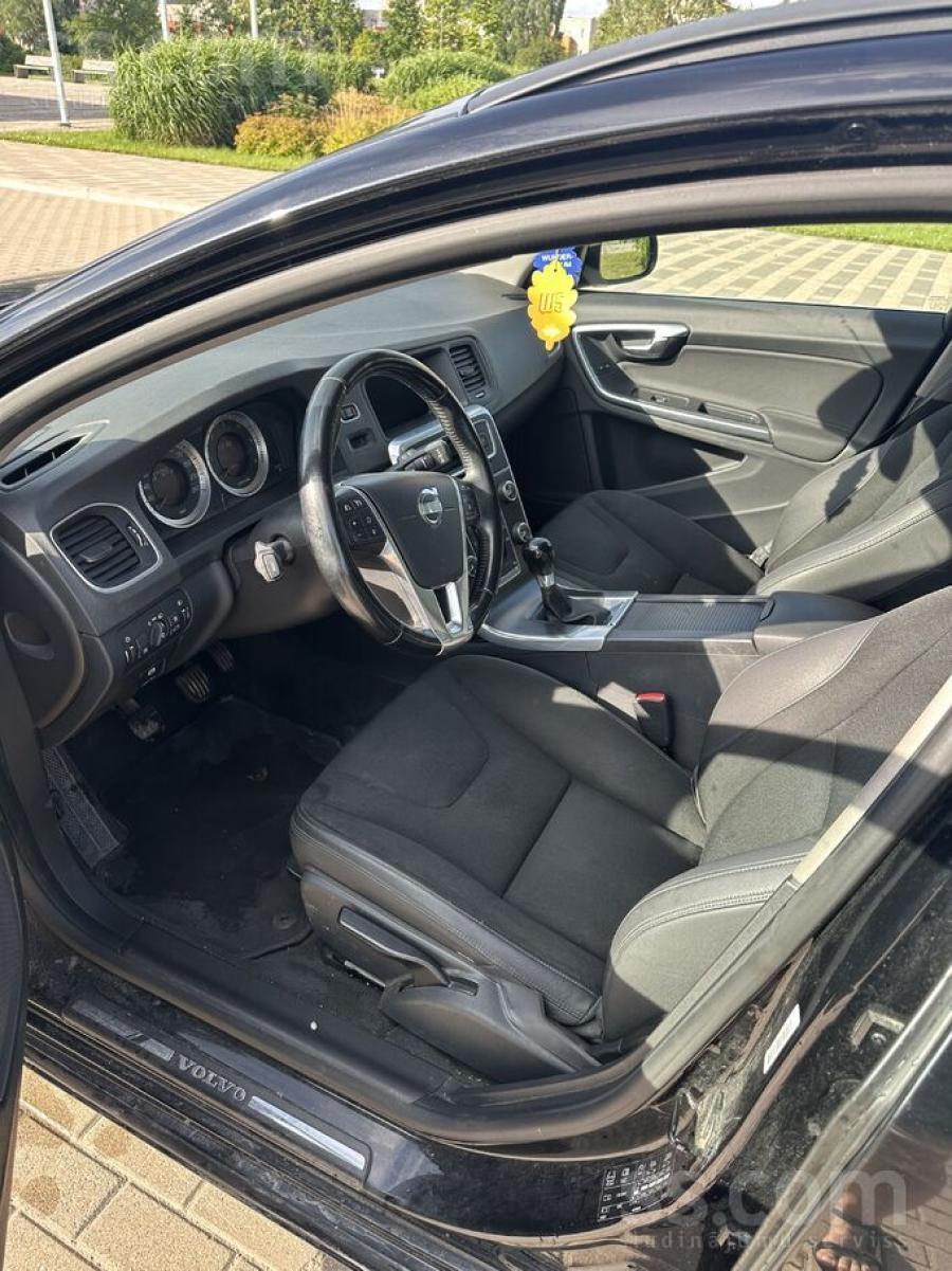 Melns Volvo V60 2011 Jēkabpils, ar dzinēja tilpumu 2.00 L un nobraukumu 342 tūkst. km par 6000 €, foto 7 vietnē AUTOMOTO.COM.LV