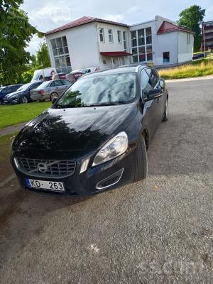 Melns Volvo V60 2011 Gulbene, ar dzinēja tilpumu 2.40 L un nobraukumu 329 tūkst. km par 5100 €, foto  vietnē AUTOMOTO.COM.LV