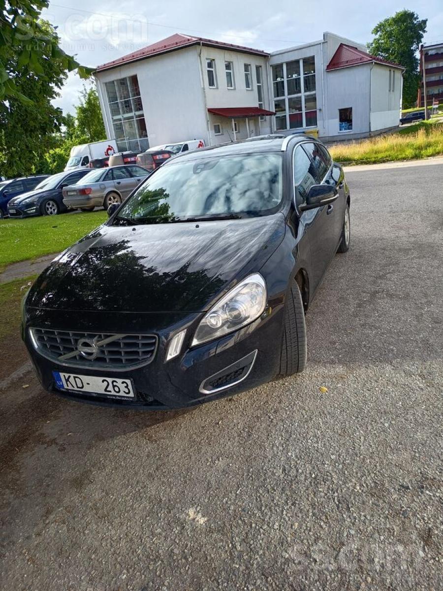 Melns Volvo V60 2011 Gulbene, ar dzinēja tilpumu 2.40 L un nobraukumu 329 tūkst. km par 5100 €, foto 1 vietnē AUTOMOTO.COM.LV