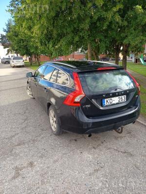 Melns Volvo V60 2011 Gulbene, ar dzinēja tilpumu 2.40 L un nobraukumu 329 tūkst. km par 5100 €, foto 3 vietnē AUTOMOTO.COM.LV