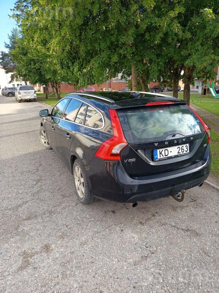 Melns Volvo V60 2011 Gulbene, ar dzinēja tilpumu 2.40 L un nobraukumu 329 tūkst. km par 5100 €, foto 3 vietnē AUTOMOTO.COM.LV