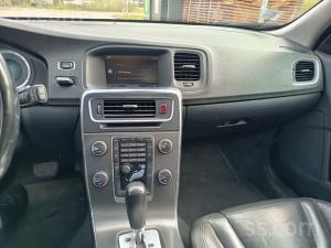 Melns Volvo V60 2011 Gulbene, ar dzinēja tilpumu 2.40 L un nobraukumu 329 tūkst. km par 5100 €, foto 5 vietnē AUTOMOTO.COM.LV