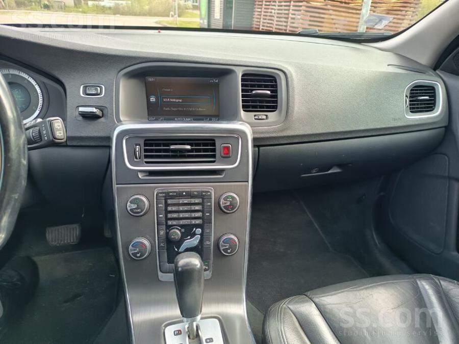 Melns Volvo V60 2011 Gulbene, ar dzinēja tilpumu 2.40 L un nobraukumu 329 tūkst. km par 5100 €, foto 5 vietnē AUTOMOTO.COM.LV