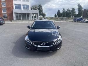 Melns Volvo V60 2011 Marijampole, ar dzinēja tilpumu 2.40 L un nobraukumu 282 tūkst. km par 5800 €, foto 3 vietnē AUTOMOTO.COM.LV