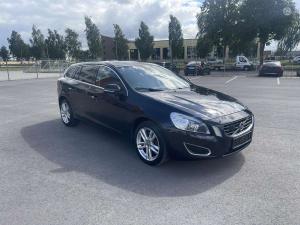 Melns Volvo V60 2011 Marijampole, ar dzinēja tilpumu 2.40 L un nobraukumu 282 tūkst. km par 5800 €, foto 4 vietnē AUTOMOTO.COM.LV
