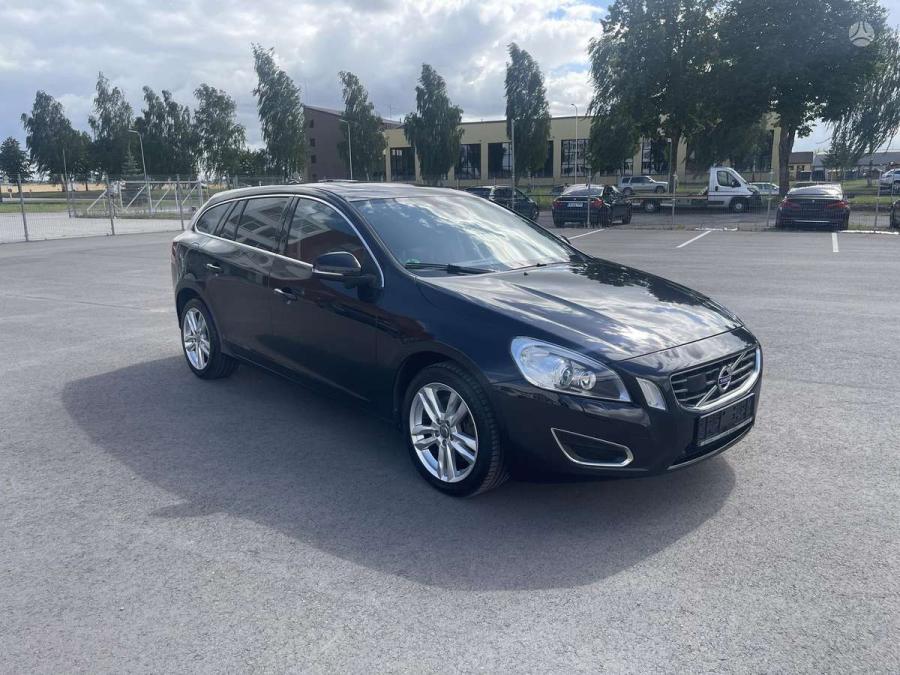 Melns Volvo V60 2011 Marijampole, ar dzinēja tilpumu 2.40 L un nobraukumu 282 tūkst. km par 5800 €, foto 4 vietnē AUTOMOTO.COM.LV