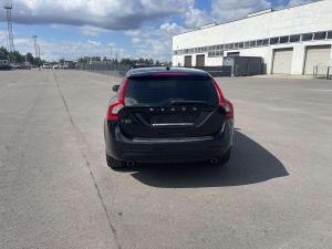 Melns Volvo V60 2011 Marijampole, ar dzinēja tilpumu 2.40 L un nobraukumu 282 tūkst. km par 5800 €, foto 10 vietnē AUTOMOTO.COM.LV
