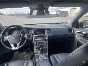 Melns Volvo V60 2011 Marijampole, ar dzinēja tilpumu 2.40 L un nobraukumu 282 tūkst. km par 5800 €, foto 12 vietnē AUTOMOTO.COM.LV