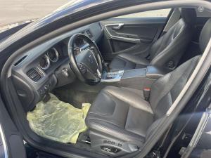 Melns Volvo V60 2011 Marijampole, ar dzinēja tilpumu 2.40 L un nobraukumu 282 tūkst. km par 5800 €, foto 13 vietnē AUTOMOTO.COM.LV