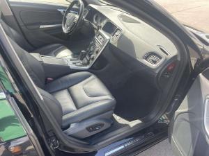Melns Volvo V60 2011 Marijampole, ar dzinēja tilpumu 2.40 L un nobraukumu 282 tūkst. km par 5800 €, foto 14 vietnē AUTOMOTO.COM.LV