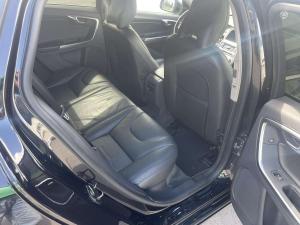 Melns Volvo V60 2011 Marijampole, ar dzinēja tilpumu 2.40 L un nobraukumu 282 tūkst. km par 5800 €, foto 16 vietnē AUTOMOTO.COM.LV