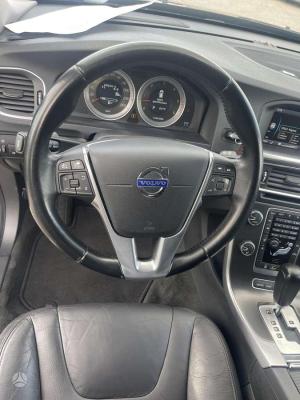Melns Volvo V60 2011 Marijampole, ar dzinēja tilpumu 2.40 L un nobraukumu 282 tūkst. km par 5800 €, foto 21 vietnē AUTOMOTO.COM.LV