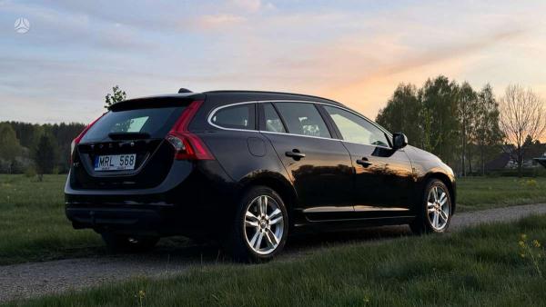 Melns Volvo V60 2011 Lazdijai, ar dzinēja tilpumu 1.56 L un nobraukumu 298 tūkst. km par 5390 €, foto 6 vietnē AUTOMOTO.COM.LV
