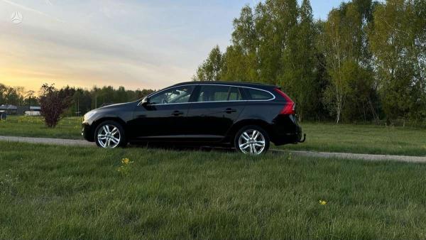 Melns Volvo V60 2011 Lazdijai, ar dzinēja tilpumu 1.56 L un nobraukumu 298 tūkst. km par 5390 €, foto 10 vietnē AUTOMOTO.COM.LV
