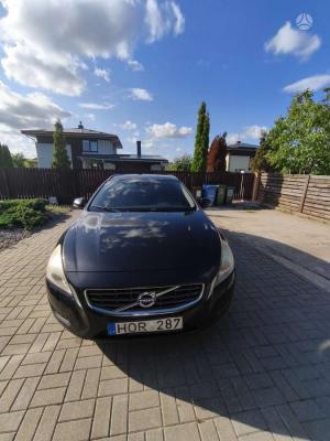 Melns Volvo V60 2011 Kauņa, ar dzinēja tilpumu 1.98 L un nobraukumu 505 tūkst. km par 2400 €, foto  vietnē AUTOMOTO.COM.LV