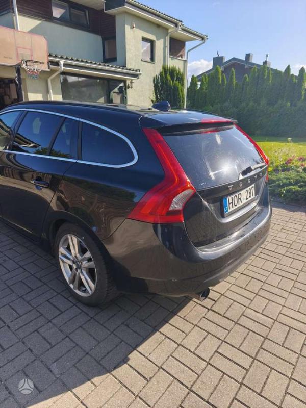 Melns Volvo V60 2011 Kauņa, ar dzinēja tilpumu 1.98 L un nobraukumu 505 tūkst. km par 2400 €, foto 4 vietnē AUTOMOTO.COM.LV