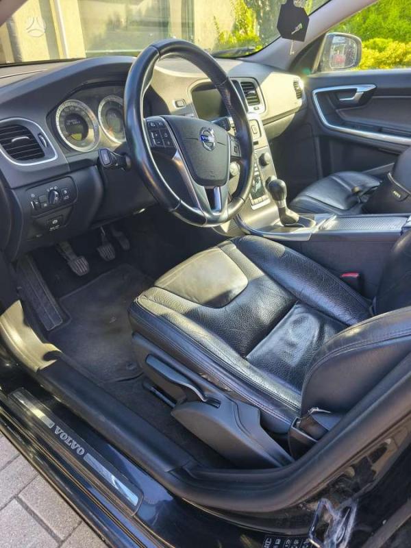 Melns Volvo V60 2011 Kauņa, ar dzinēja tilpumu 1.98 L un nobraukumu 505 tūkst. km par 2400 €, foto 10 vietnē AUTOMOTO.COM.LV