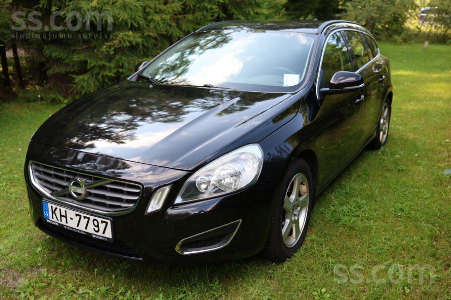 Melns Volvo V60 2011 Rīga, ar dzinēja tilpumu 2.00 L un nobraukumu 322 tūkst. km par 3900 €, foto 4 vietnē AUTOMOTO.COM.LV