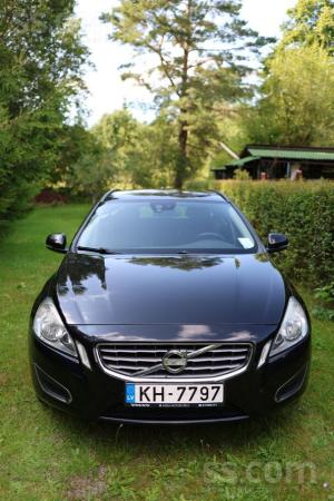 Melns Volvo V60 2011 Rīga, ar dzinēja tilpumu 2.00 L un nobraukumu 322 tūkst. km par 3900 €, foto 8 vietnē AUTOMOTO.COM.LV