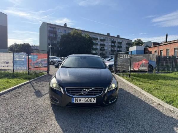 Melns Volvo V60 2011 Ventspils, ar dzinēja tilpumu 2.40 L un nobraukumu 300 tūkst. km par 5990 €, foto 2 vietnē AUTOMOTO.COM.LV
