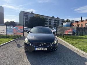 Black Volvo V60 2011 in Ventspils, with an engine capacity of 2.40 L and mileage of 300 thousand km for 5990 €, photo 3 on AUTOMOTO.COM.LV