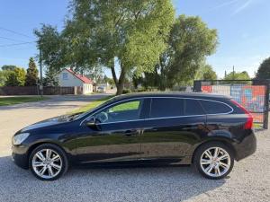 Black Volvo V60 2011 in Ventspils, with an engine capacity of 2.40 L and mileage of 300 thousand km for 5990 €, photo 9 on AUTOMOTO.COM.LV