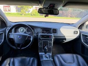 Black Volvo V60 2011 in Ventspils, with an engine capacity of 2.40 L and mileage of 300 thousand km for 5990 €, photo 16 on AUTOMOTO.COM.LV