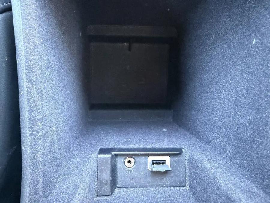 Black Volvo V60 2011 in Ventspils, with an engine capacity of 2.40 L and mileage of 300 thousand km for 5990 €, photo 20 on AUTOMOTO.COM.LV