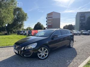 Melns Volvo V60 2011 Ventspils, ar dzinēja tilpumu 2.40 L un nobraukumu 300 tūkst. km par 6100 €, foto  vietnē AUTOMOTO.COM.LV