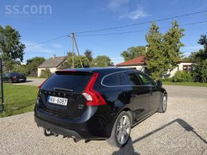 Black Volvo V60 2011 in Ventspils, with an engine capacity of 2.40 L and mileage of 300 thousand km for 6100 €, photo 12 on AUTOMOTO.COM.LV