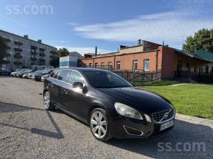 Black Volvo V60 2011 in Ventspils, with an engine capacity of 2.40 L and mileage of 300 thousand km for 6100 €, photo 7 on AUTOMOTO.COM.LV