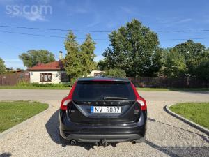 Black Volvo V60 2011 in Ventspils, with an engine capacity of 2.40 L and mileage of 300 thousand km for 6100 €, photo 14 on AUTOMOTO.COM.LV